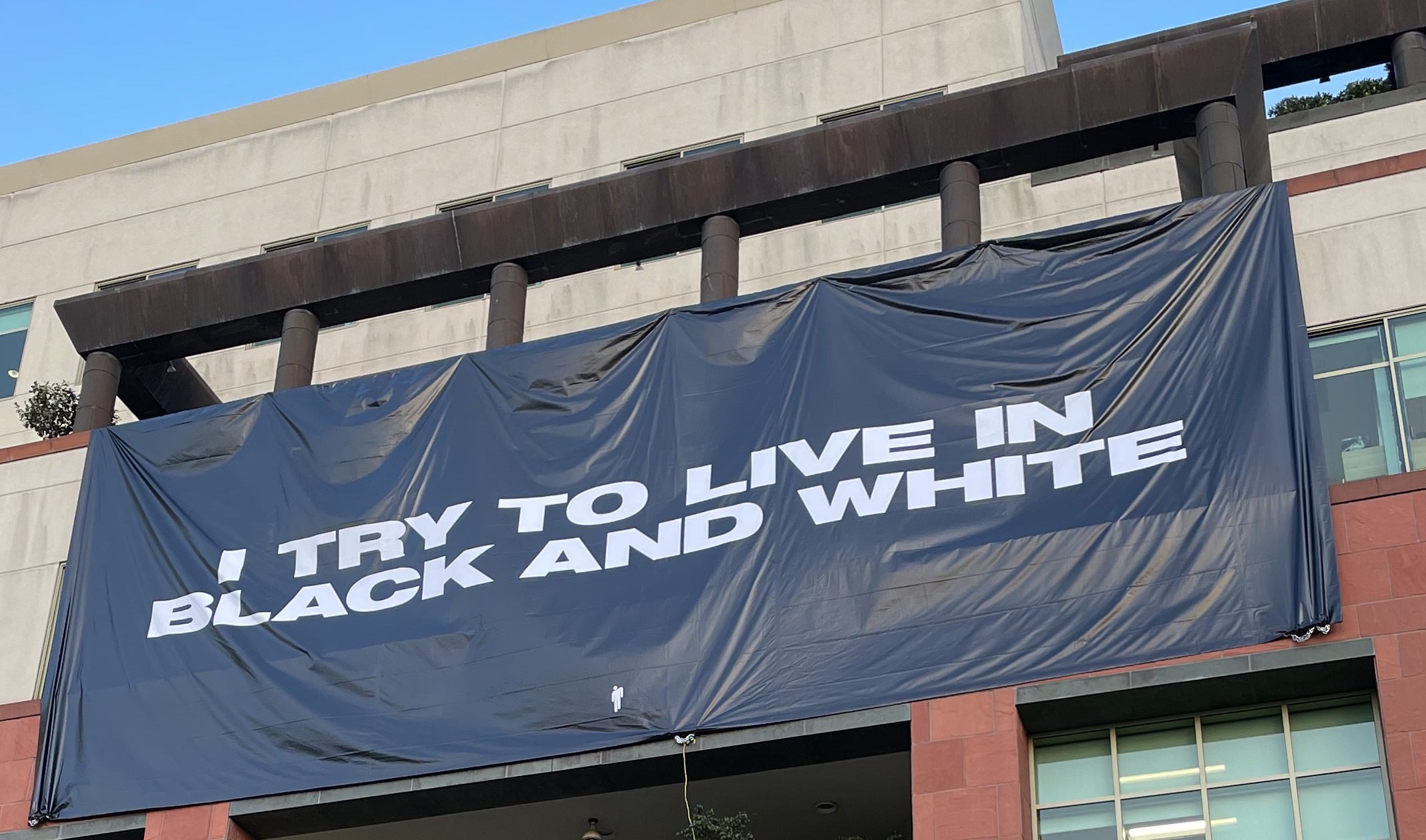 BILLIE'S BIG DEBUT HAILED BY BIGGER BANNERS